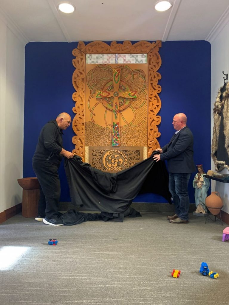 E kore au e ngaro, he kākano i ruia mai i Rangiātea. – Challenge 2000