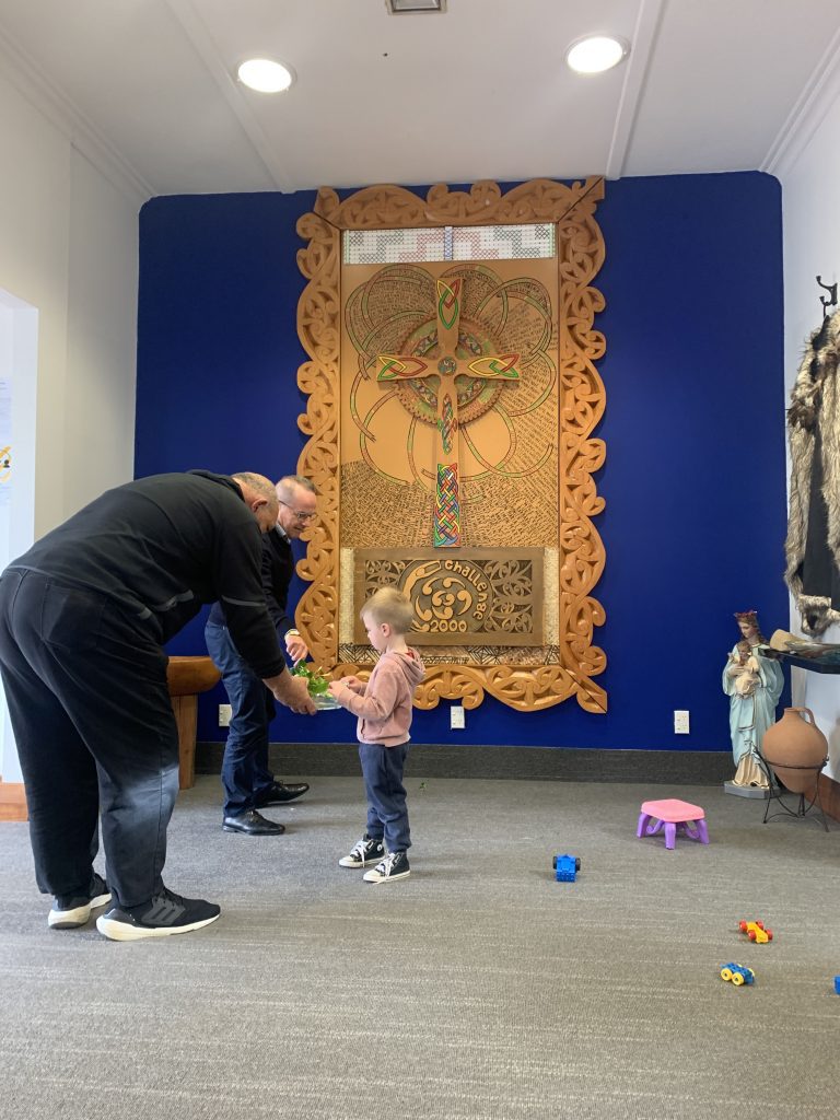 E kore au e ngaro, he kākano i ruia mai i Rangiātea. – Challenge 2000